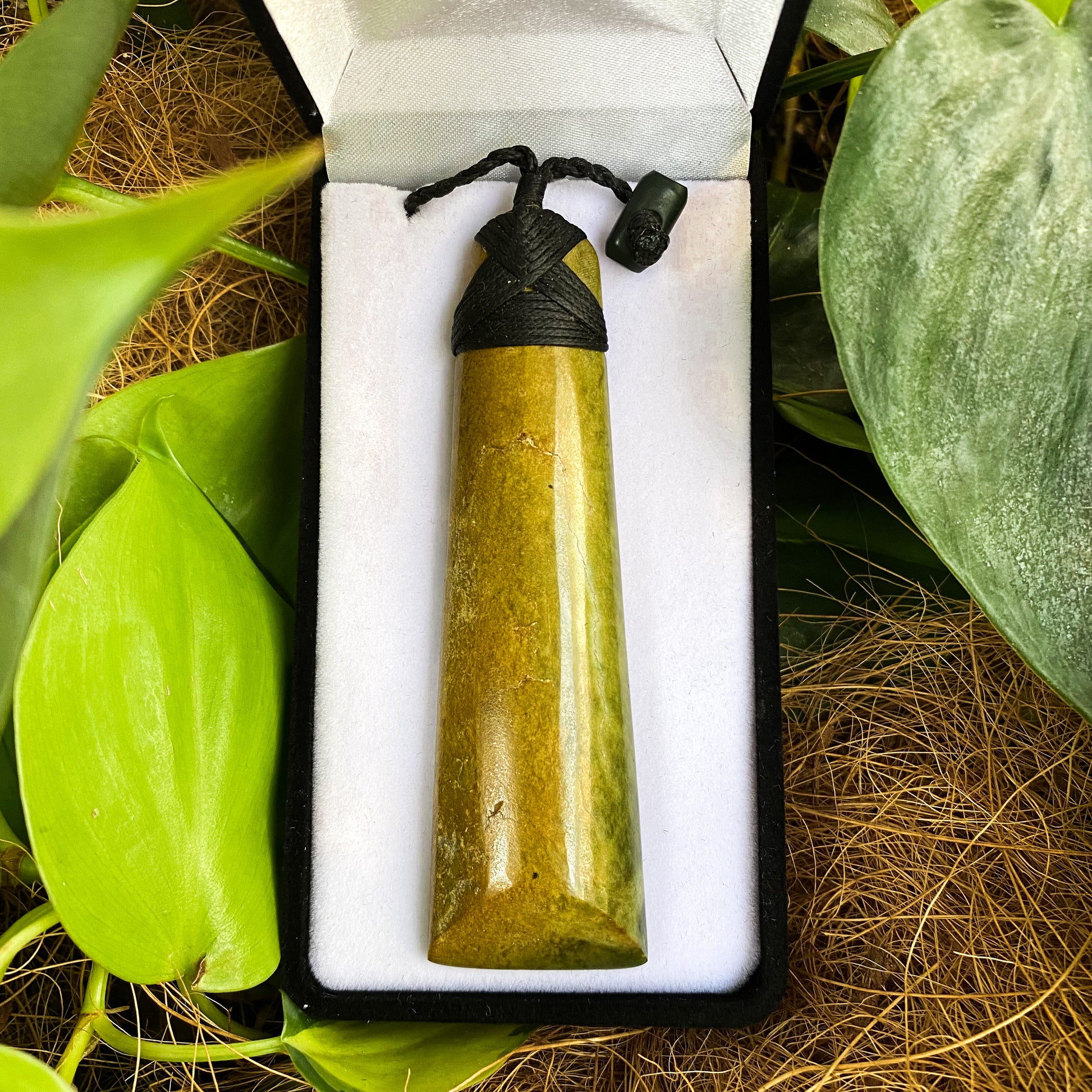 Extra Large Greenstone Toki Pendant 95x28 mm – Rivendell Shop